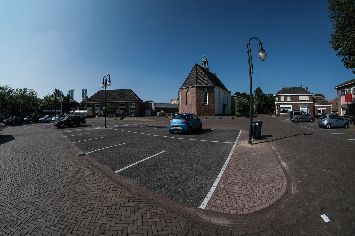 Zevenaar wil leegstaande vastgoedlocaties aanpassen en er woningen van maken | Foto ...