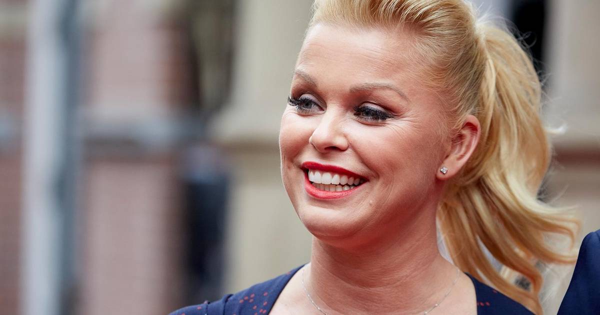 Gezinsuitbreiding Bridget en Kim in bed met blonde fee | Showbytes | AD.nl