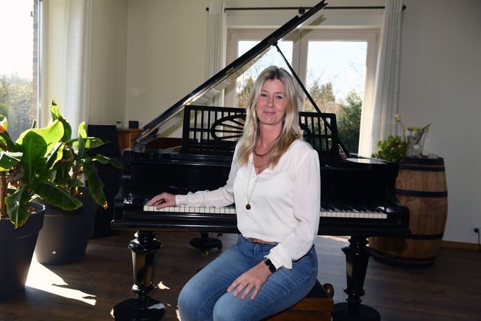 Pianiste Elisabeth Wolf (47) lanceert debuut-cd: “Hopelijk binnenkort ...