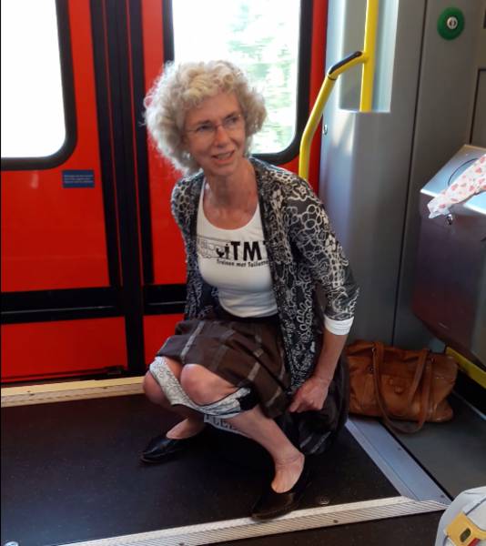 Actievoerder plast in trein uit protest tegen gebrek aan toiletten ...