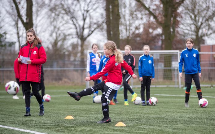 Spelplezier wint het van rivaliteit bij meidenclinics: ‘Dit zijn de ... Spelplezier wint het van rivaliteit bij meidenclinics: ‘Dit zijn de ...