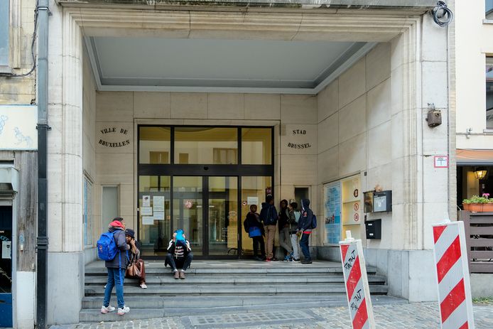 Stadszwembaden in de Marollen krijgen nieuwe look | Brussel | hln.be