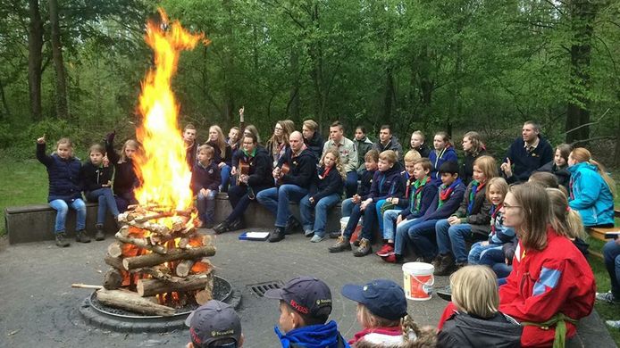 Honderden scouts uit Twente komen samen bij Nanne Zwiep uit Enschede ... Honderden scouts uit Twente komen samen bij Nanne Zwiep uit Enschede ...