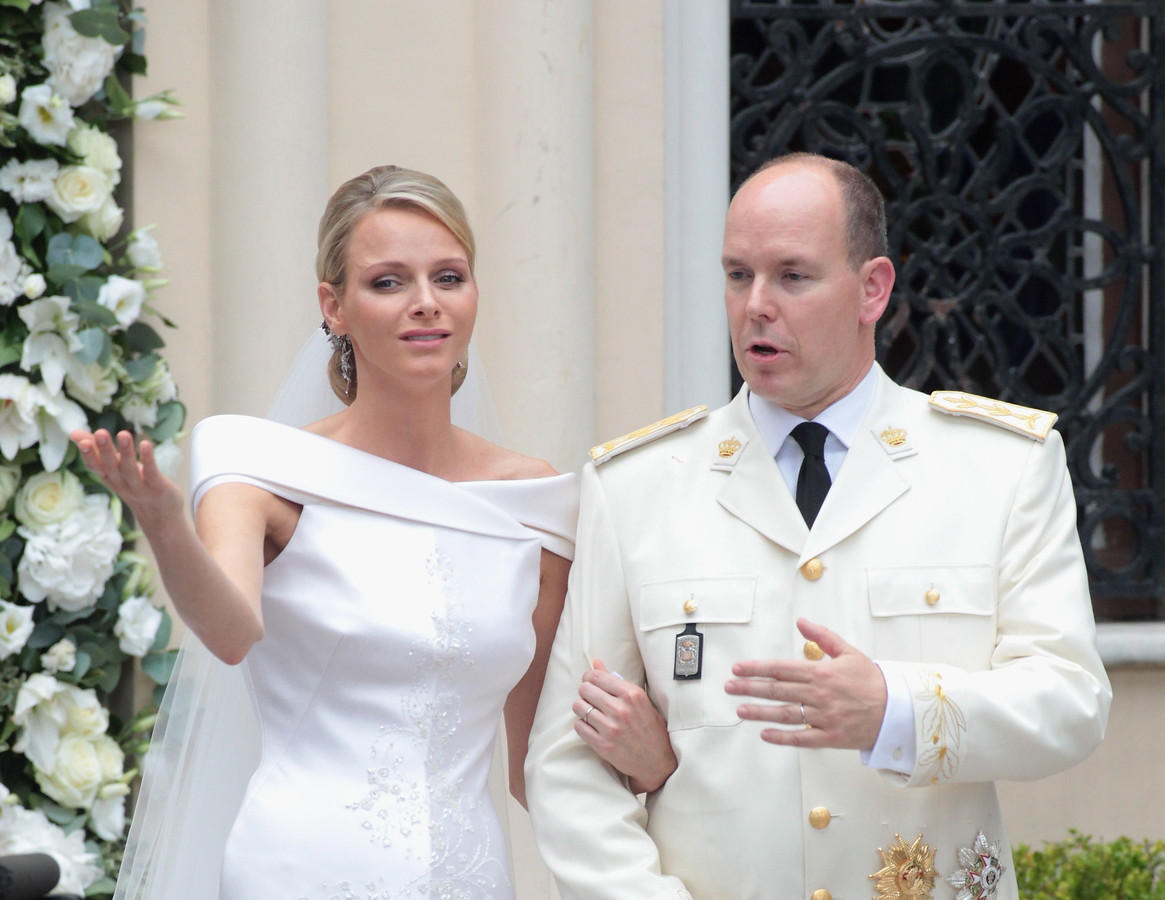 “Stop alsjeblieft met huilen”: hoe prinses Charlène tot drie keer toe ...