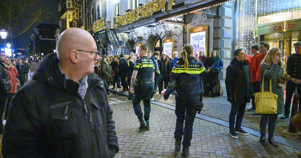 Afgebroken tand veroorzaakte val acrobaten uit nok Carré in Amsterdam ...