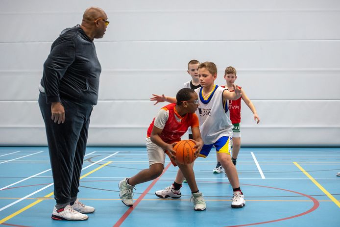 TikTok zorgt voor (te) veel basketballers in de regio: ‘Ons grootste knelpunt is de zaal’ | Tiel ...
