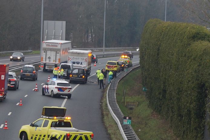 Ongeluk met meerdere voertuigen op A59: weg weer vrij | Waalwijk | AD.nl