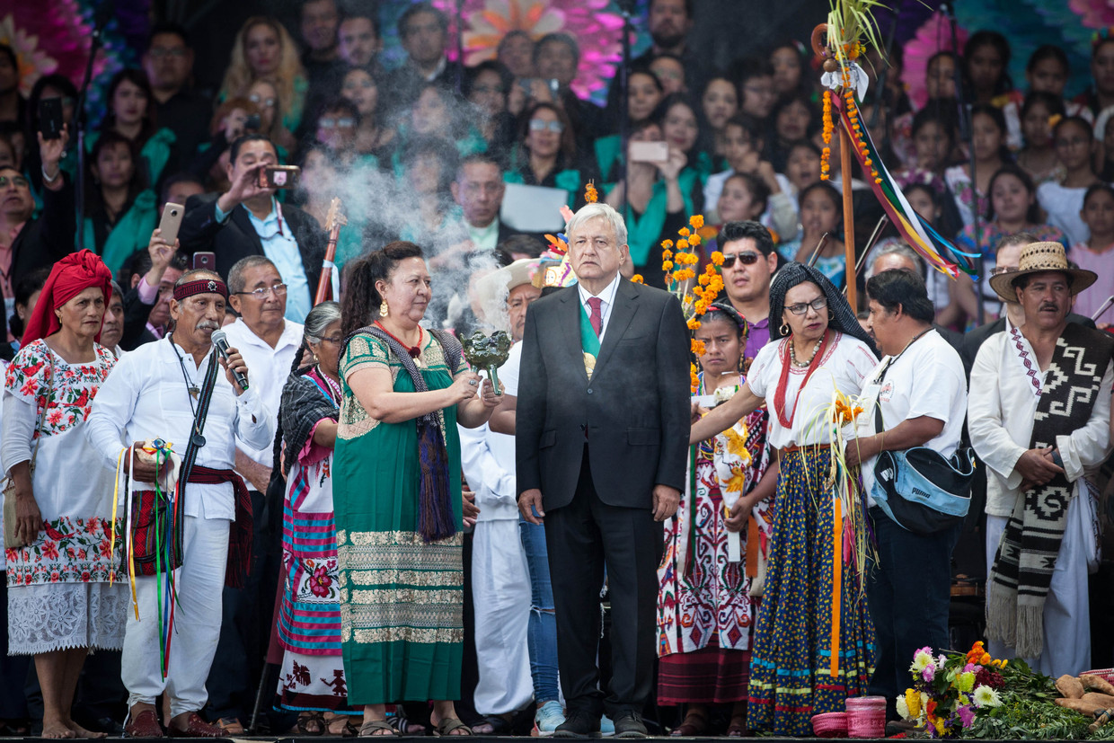 Hoe Mexico’s president aan zijn eigen standbeeld bouwt terwijl hij ...