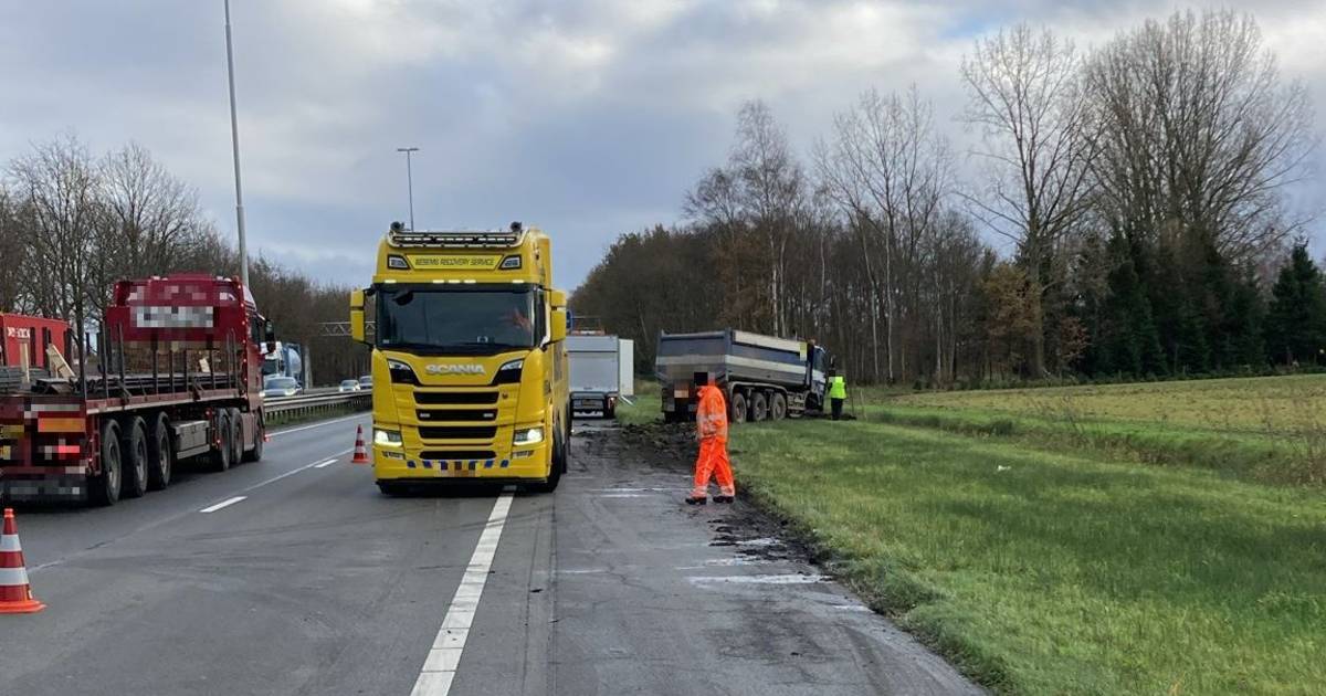 Flinke file door ongeval met vrachtwagen op A58 bij Oirschot, weg weer vrij | Oirschot | AD.nl