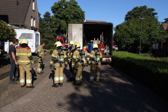 Blauwe walm uit vrachtwagen van isolatiebedrijf in Boekel | Uden ...