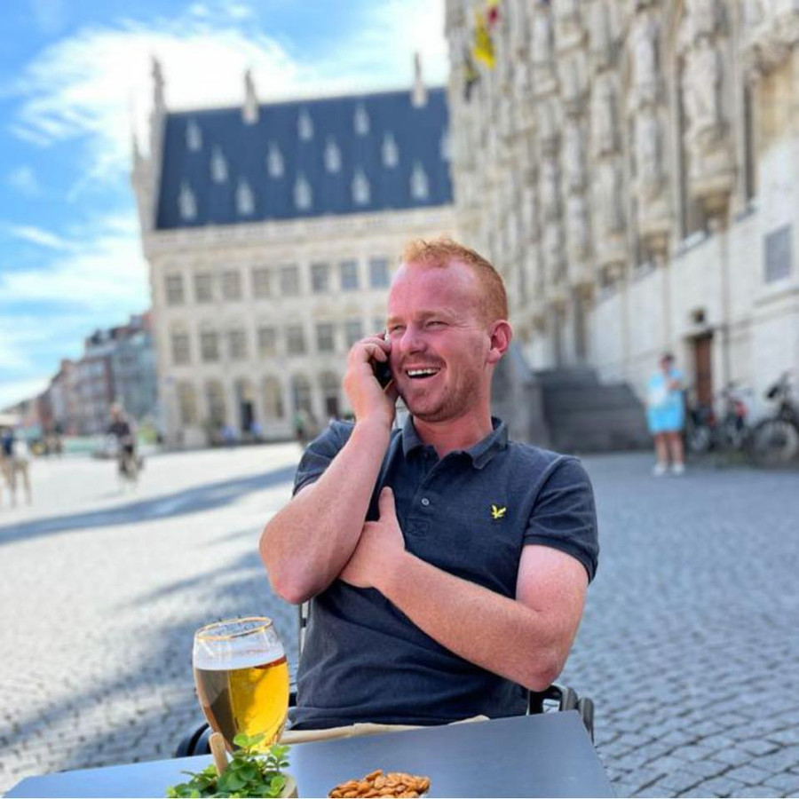 Joris (32) sterft nadat hij gekneld raakt tussen container en ...