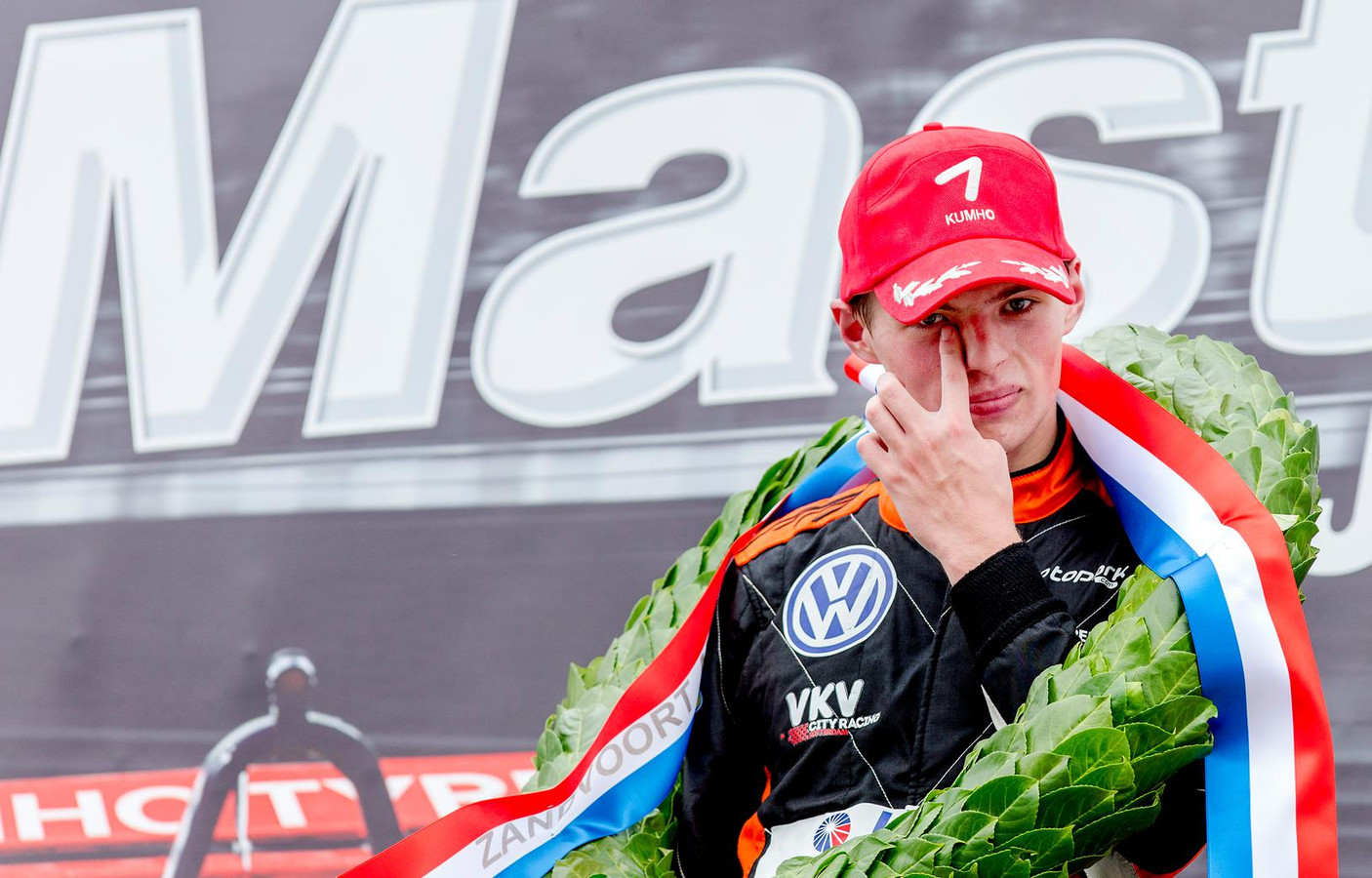 Max scheurt al 19 jaar door het leven | Foto | AD.nl