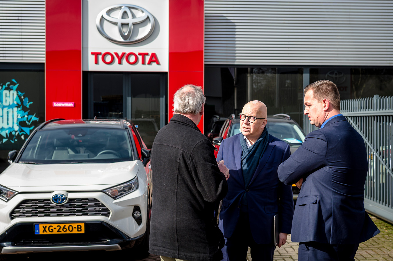 Verdriet om grote schade bij Poortugaalse autobedrijven | Foto | AD.nl