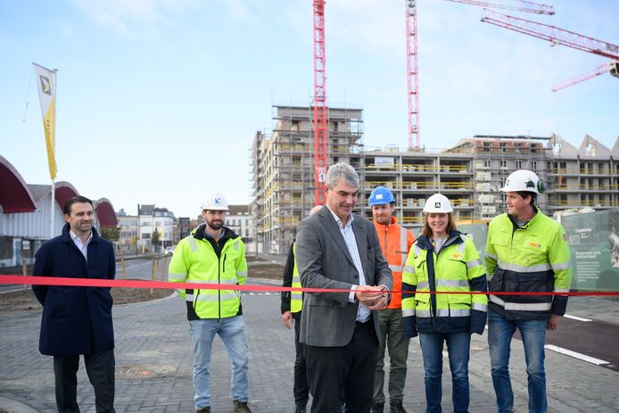 Na acht maanden gaat nieuwe straat open in de Damwijk: “Een enorme ...