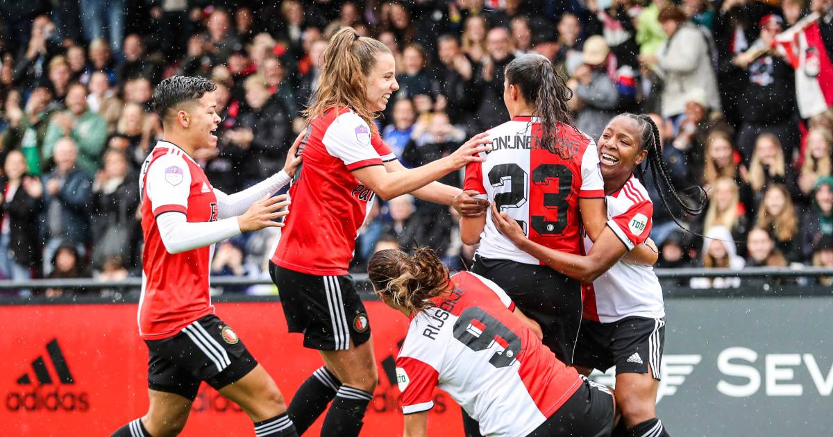 Historische Klassieker Feyenoord Vrouwen Lopen Over Ajax Heen Na Rood