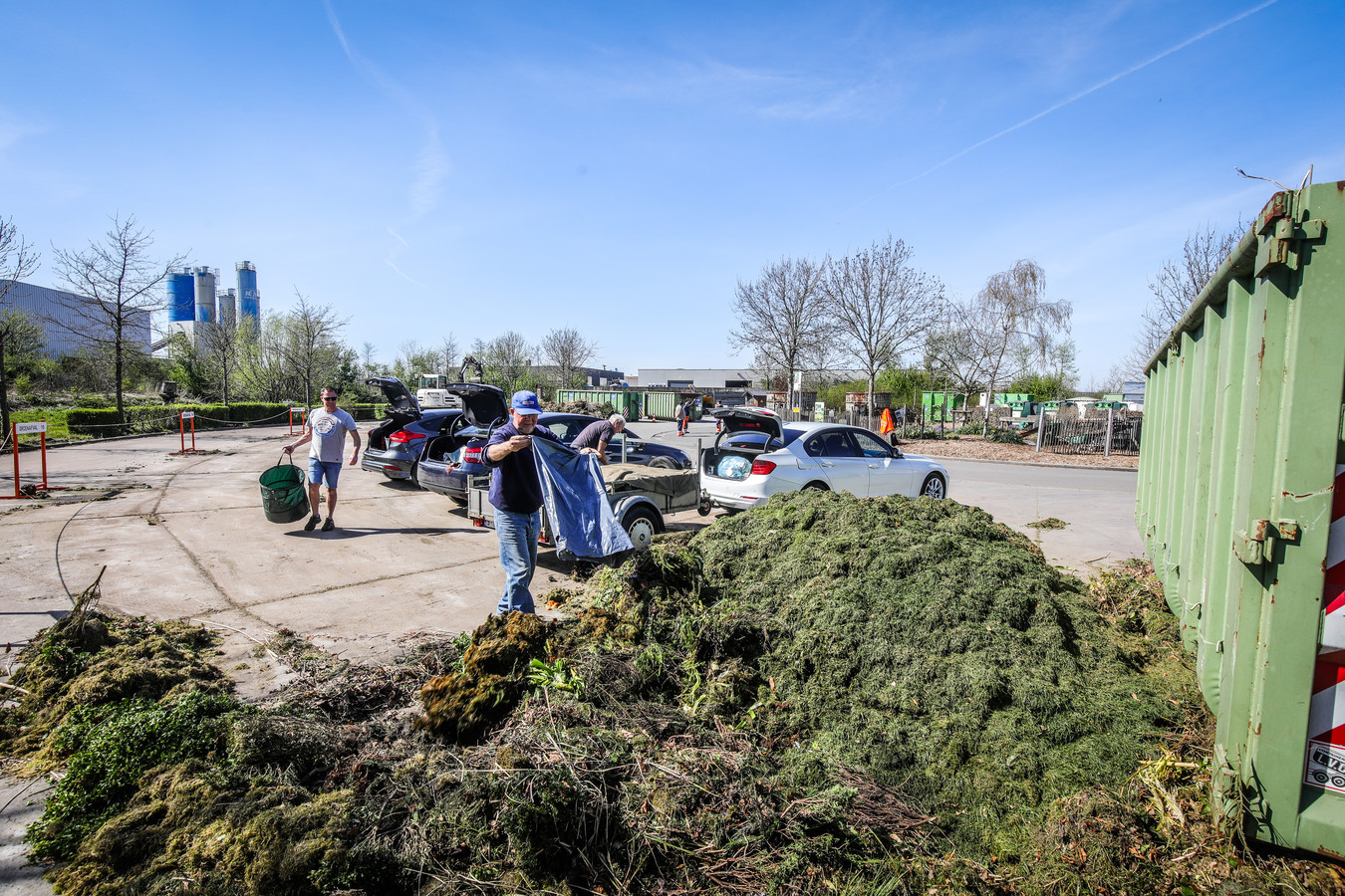 Beernem, Oostkamp en Zedelgem dragen beheer recyclageparken over aan ...