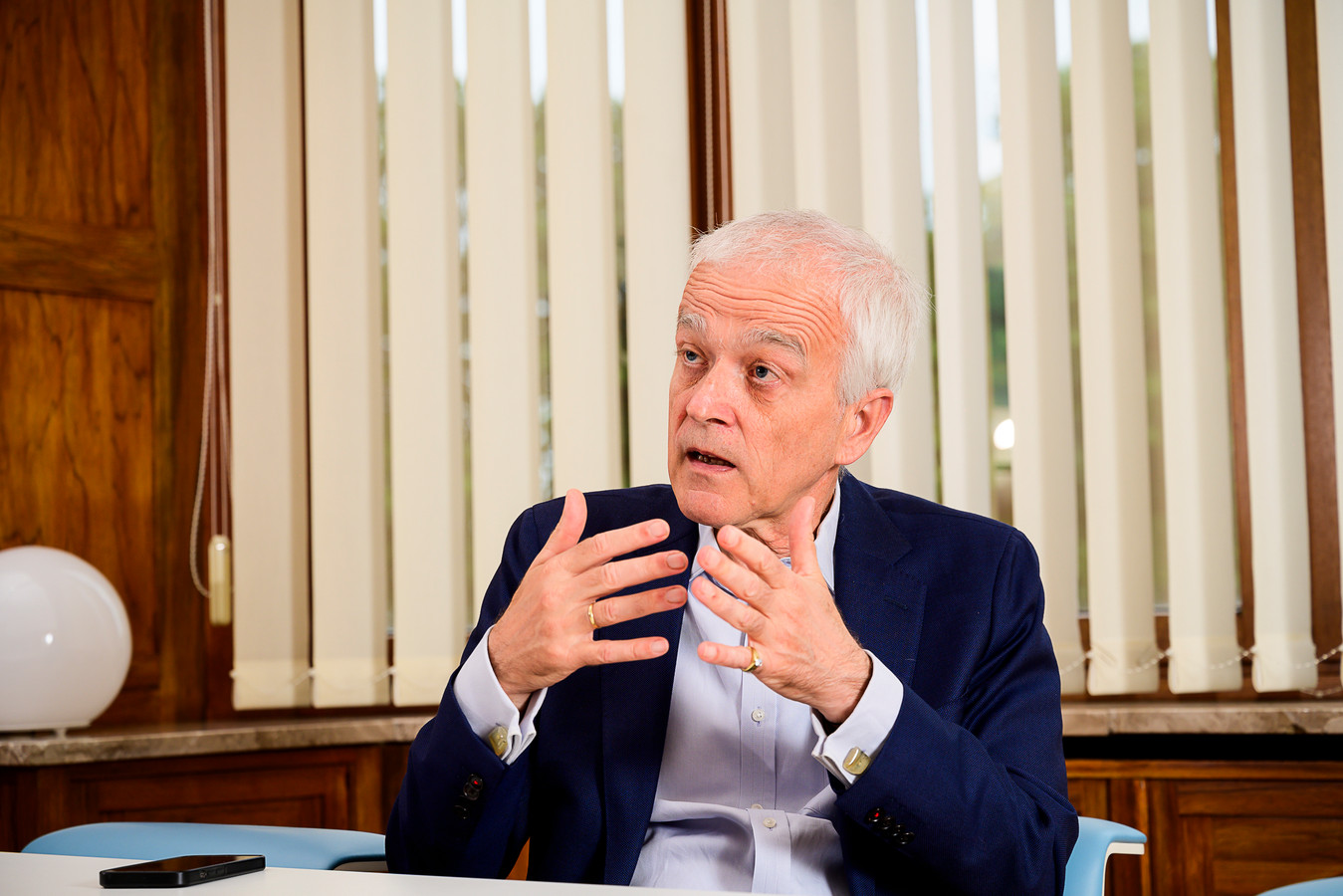 Rector Van Goethem maant student-betogers aan campus UAntwerpen te ...