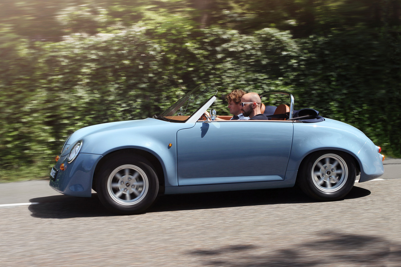 Deze elektrische cabrio werd in Delft bedacht en in Nederland ...