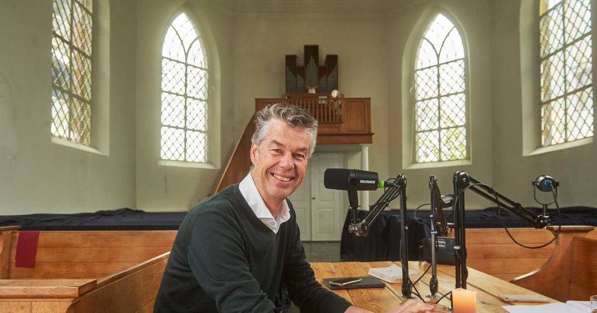 Michiel Kerkhoff maakt podcasts in het protestantse kerkje: ‘Hier heeft ...