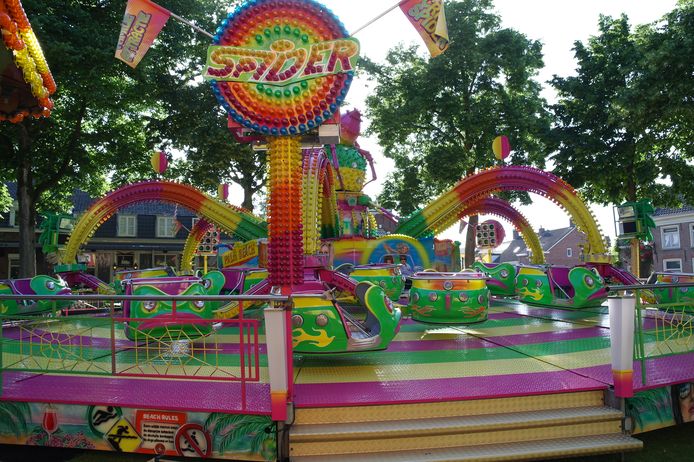 Tilburgse kermisfan creëert eigen Happy Spider: acht jaar bouwen voor ...