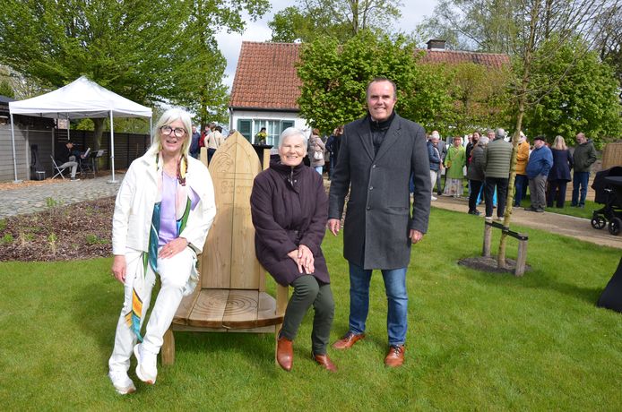 Tuin van dichter Anton van Wilderode krijgt tweede leven als culturele ontmoetingsplek: “Huis ...