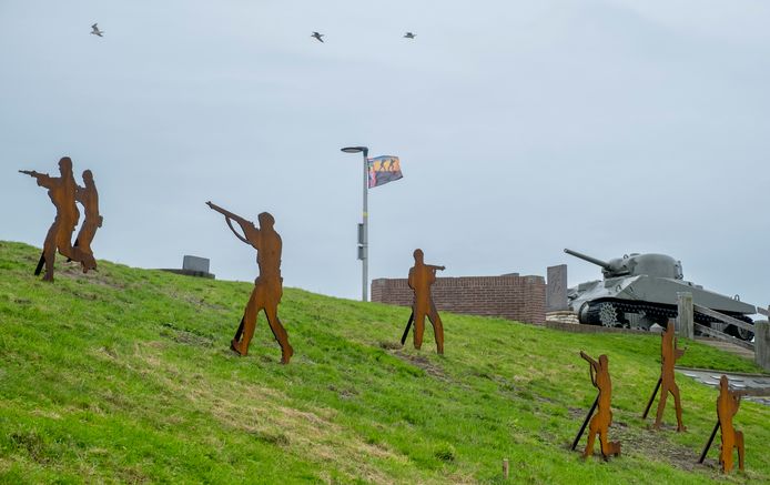 Zeven stalen commando's verbeelden de harde strijd om Westkapelle ...