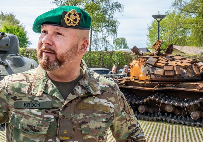 Marco Kroon maakt Mariniersmuseum ‘heel blij’ met schenking van ...