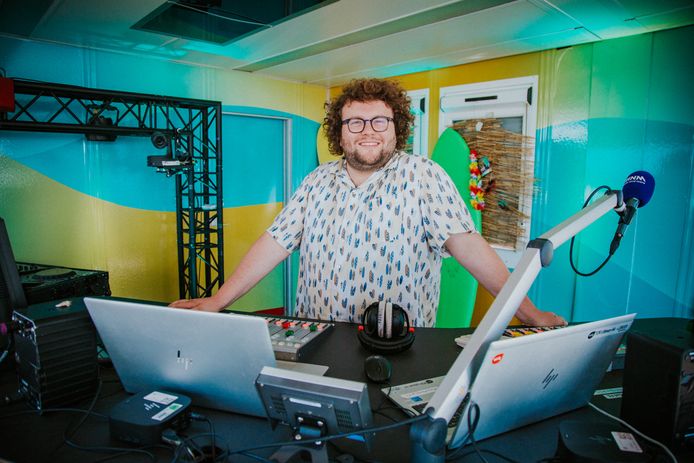 Wie is Manu Van Acker, de man die plots overal opduikt? “Ik ben ...