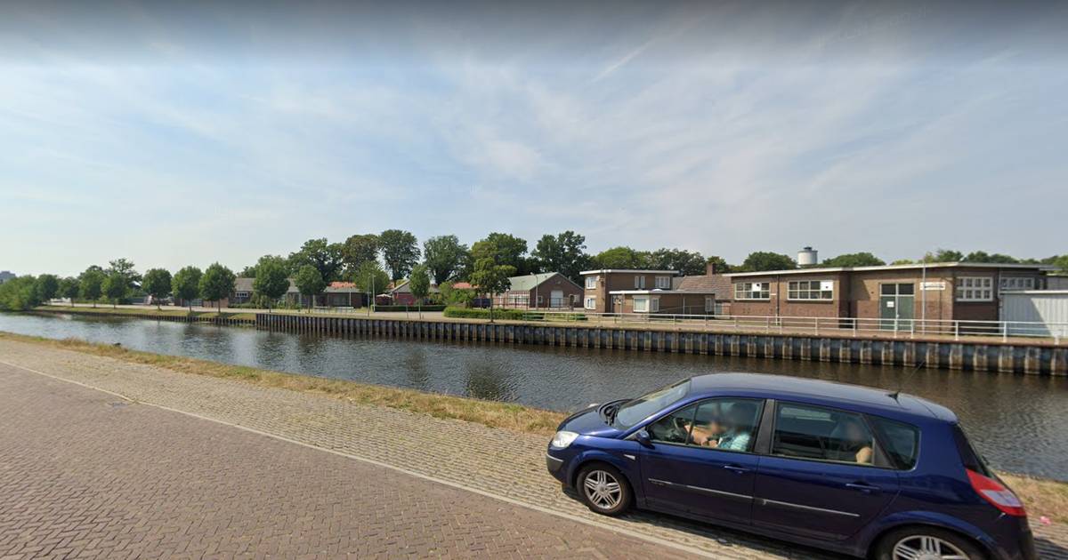 Ook tweede asielboot Meppel nog zeker jaar in gebruik | Meppel | AD.nl