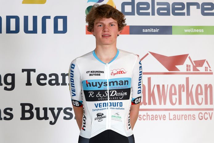 Dries Van Meenen wint voor het eerst en dat op de fiets van ploegmaat ...