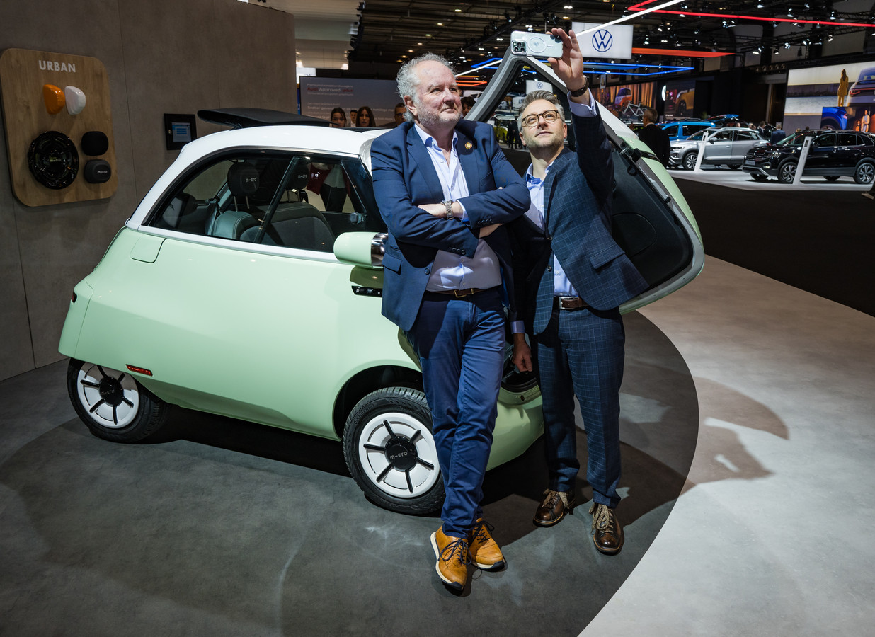 Onze autokenners verkennen het Autosalon: “Deze wagen gaat met 420 km ...