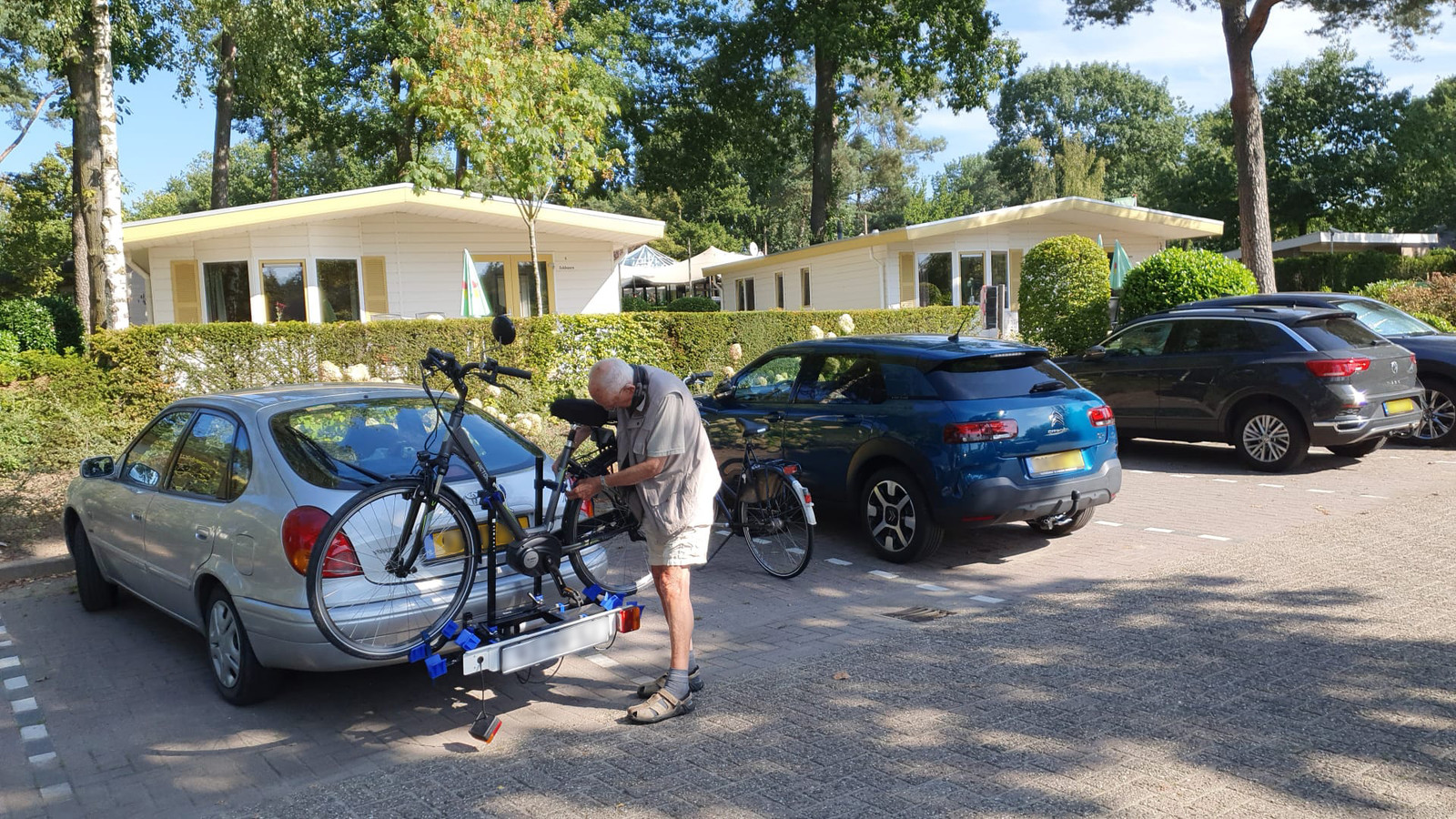 Geen rollator voor Piet (100): hij rijdt nog elke week het hele land ...