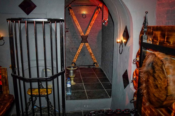 “Mochten de muren hier kunnen praten...”: grootste SM-kelder van West-Vlaanderen zoekt overnemer ...