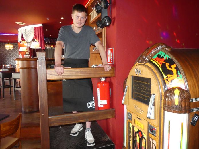 Wilhelm (29) en David (45) openen taverne/muziekcafé Tafeltje Rond ...