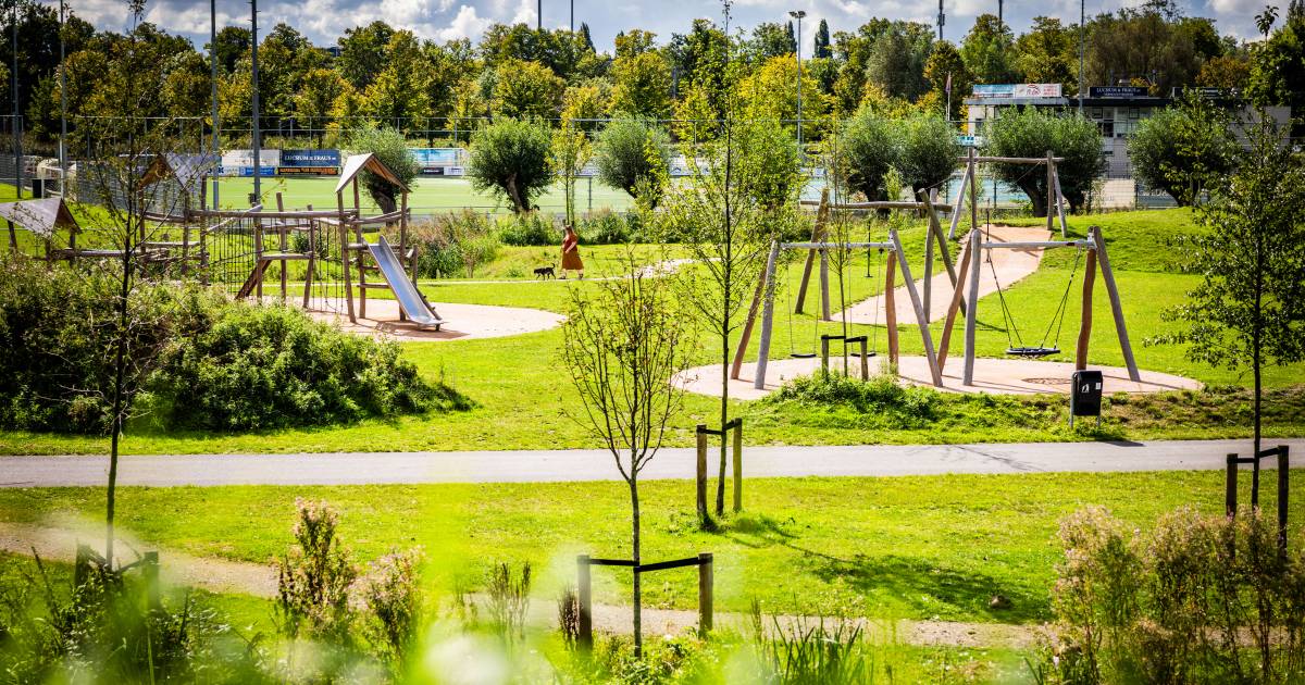 Deze speeltuin is al meer dan een jaar open, maar kinderen zijn er ...