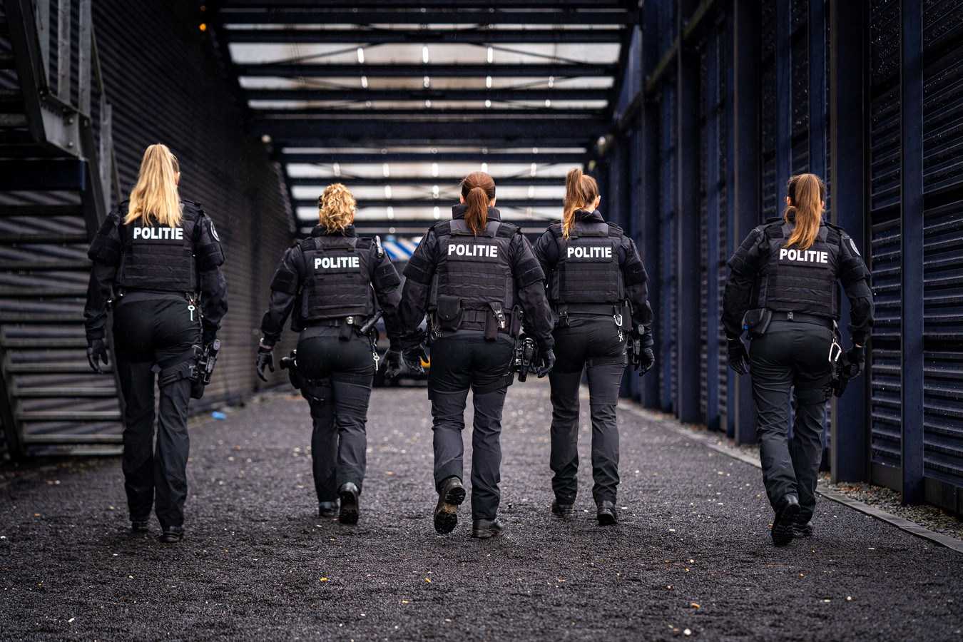 Deze vrouwen houden levensge­vaar­lij­ke criminelen aan: ‘Soms komen ...