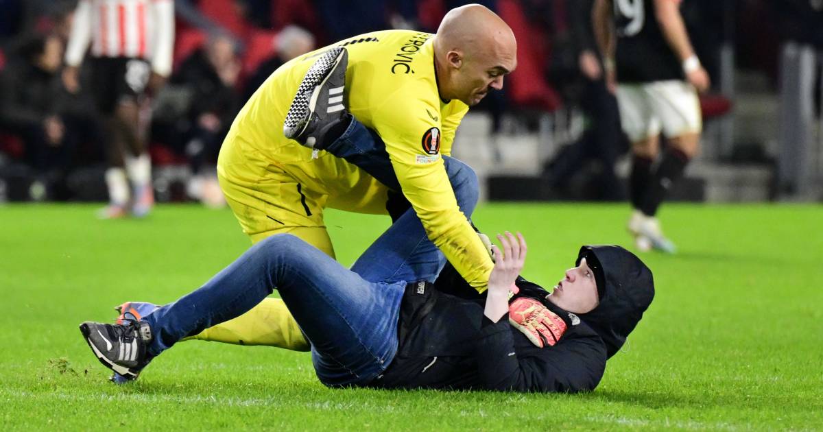 Veldbestormer PSV die keeper Sevilla aanviel, krijgt drie maanden cel ...