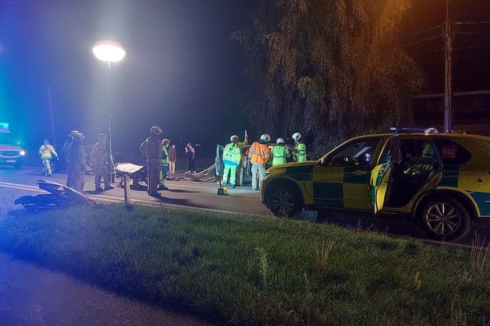 N46 Steenweg op Aalst volledig afgesloten na zware frontale aanrijding ...
