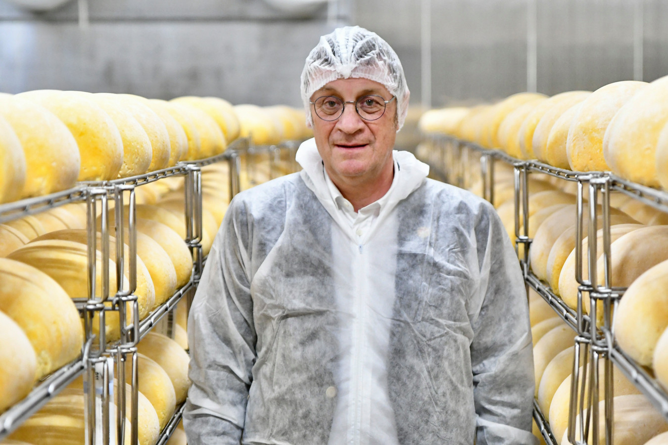 Kaasmeester Hans (62) loopt al 38 jaar tussen de bollen van Passendale ... Kaasmeester Hans (62) loopt al 38 jaar tussen de bollen van Passendale ...
