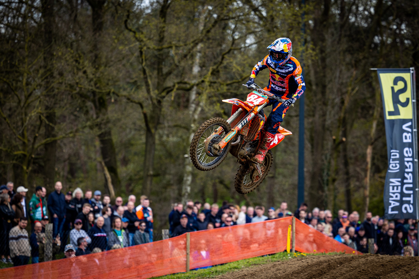 Jeffrey Herlings heerst op Herikerberg: motorcrosser wint voor de ...