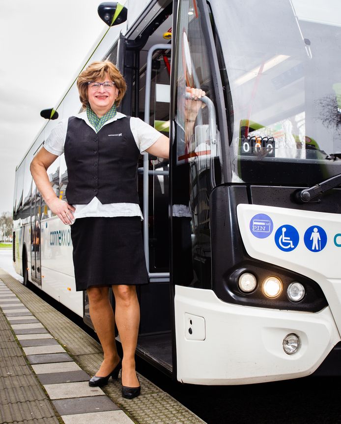 Transgender Janny, voorheen Jan, is terug op de bus | Hoeksche Waard ...