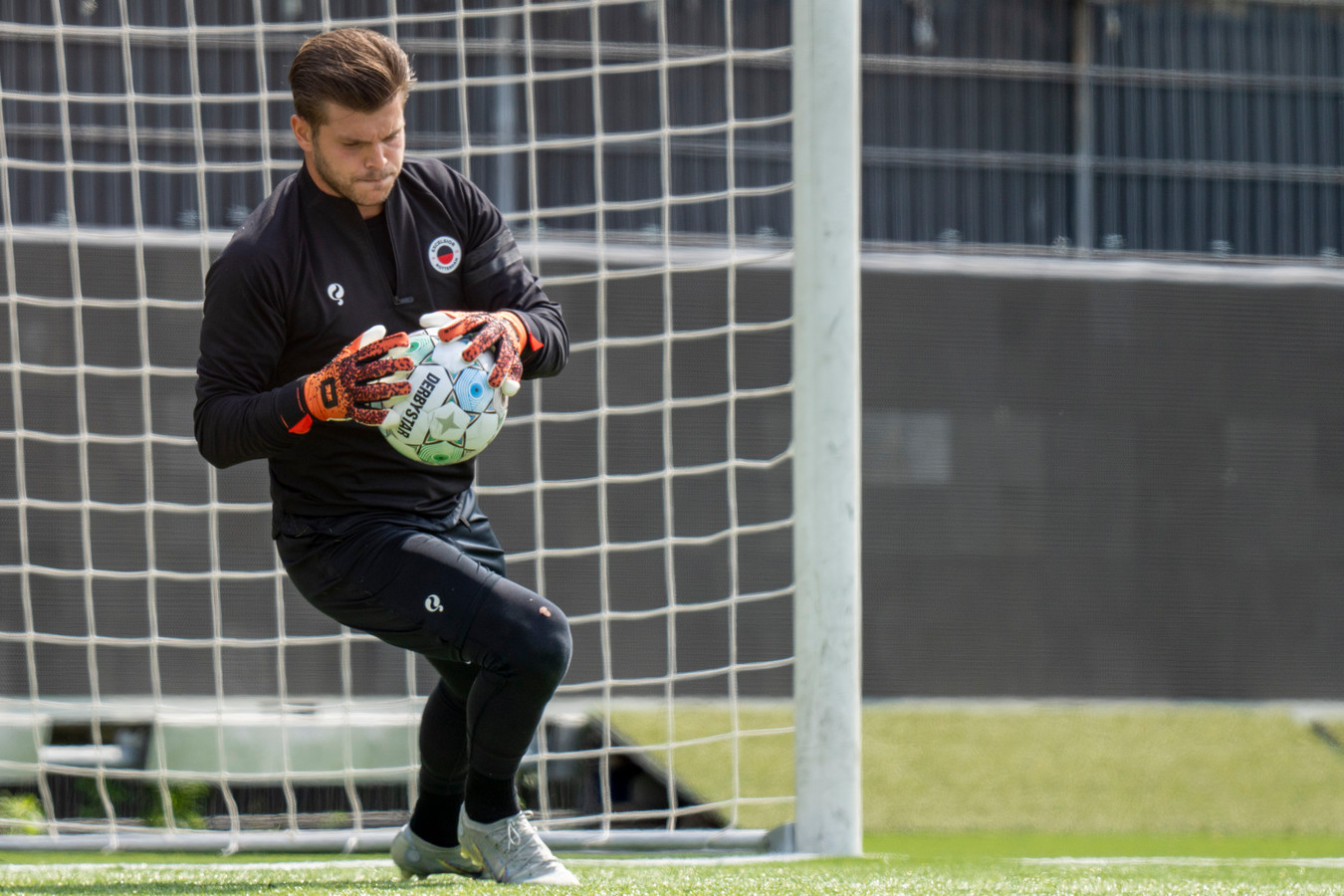 Onzekere toekomst voor Excelsiors uitblinkende doelman: blijft Stijn ...