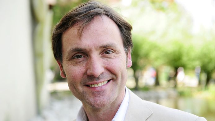 Acteur Hugo Haenen keert terug op toneel | Show | gelderlander.nl