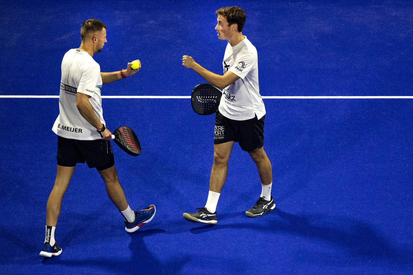 Gejoel en gejuich in Amsterdam, fans smullen van de allerbeste ...