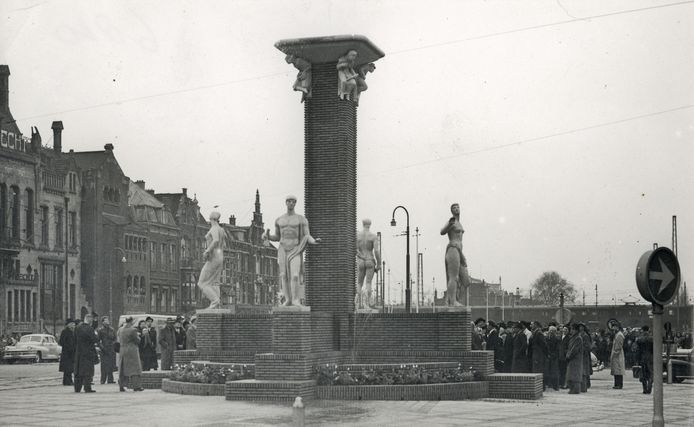 Het 1900-jarig bestaan van Utrecht vierden we in 1948 nog met blote ...