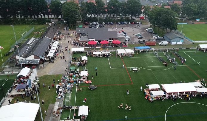 150 kramen en tafels op de grote rommelmarkt van Juliana’31 | Heumen ...
