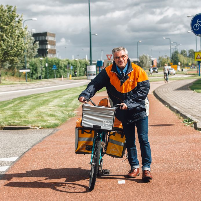 Alle postbezorgers krijgen elektrische fiets om meer en verder te ...
