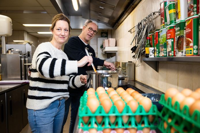 Ontbijt, lunch en diner, Mansier regelt het voor de buren in de ...
