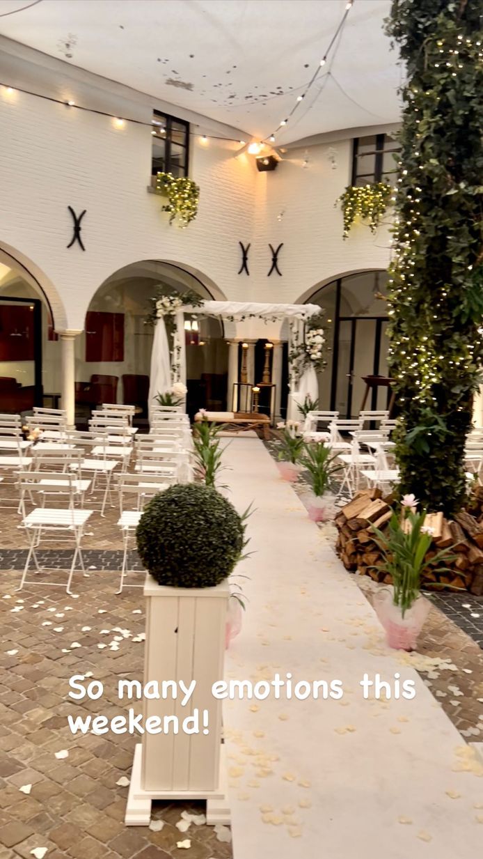 “De familie is compleet”: mama Gitte toont trots blik achter de ...