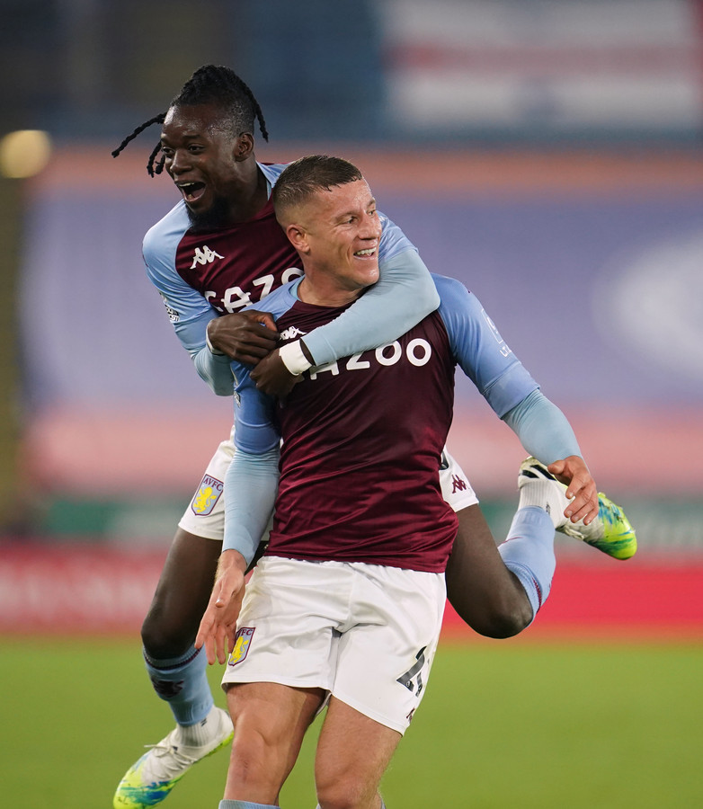 Barkley bezorgt stuntploeg Aston Villa zege met late goal in Leicester ...